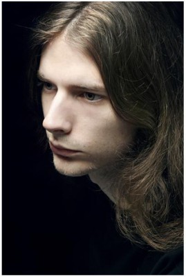 OBSCURA – gitarista CHRISTIAN MUENZNER pracuje na inštrumentálnom sólom ...